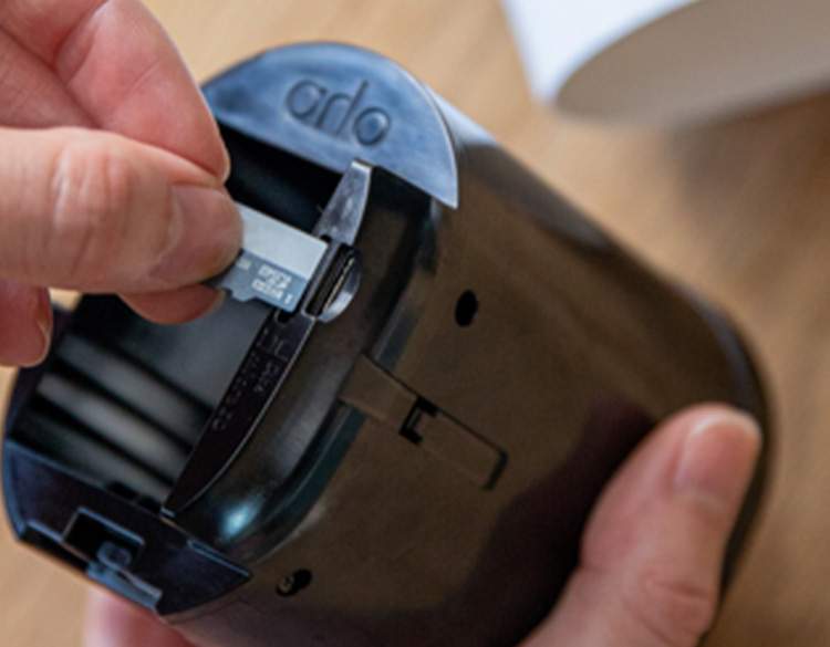 Go 2 Security Camera, Connect anywhere via WiFi or 4G | Arlo Europe